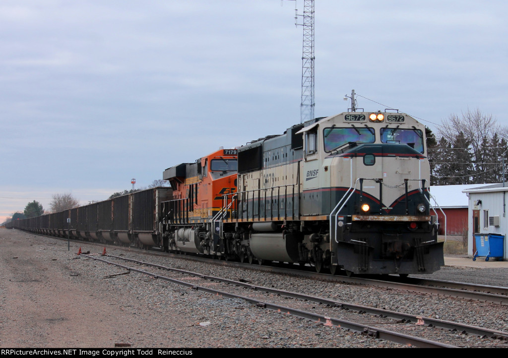 BNSF 9672